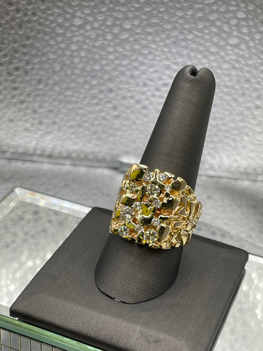 A Classic Vintage 14 Karat Yellow Gold Diamond Nugget Ring